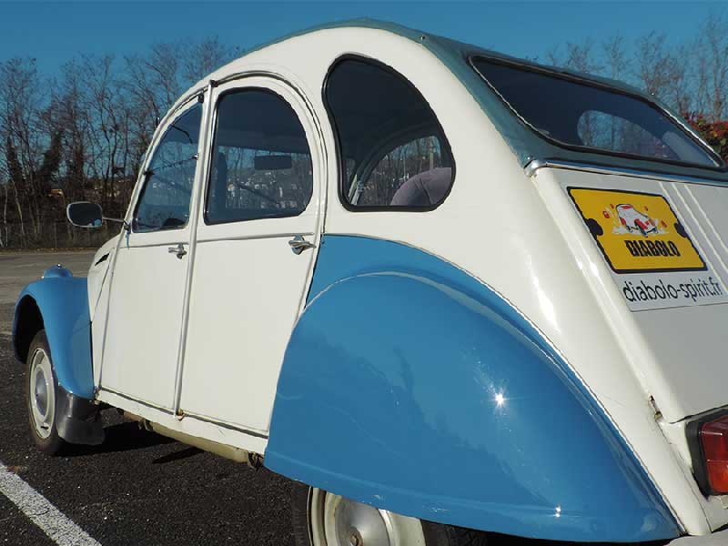 Location de voiture mariage : quelle couleur de 2CV