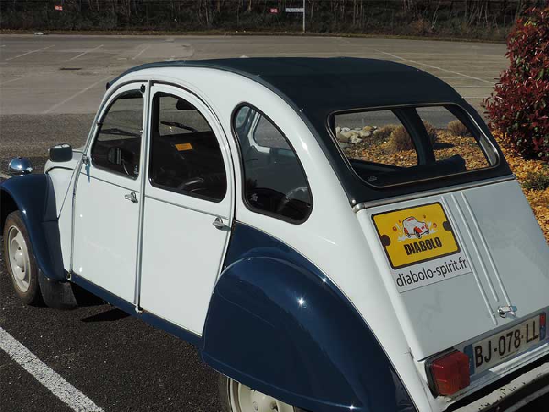 Location de voiture mariage : quelle couleur de 2CV